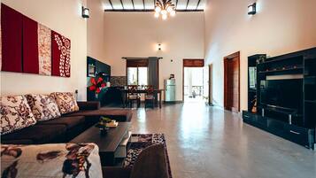 Apartamento Clássico, varanda, vista para o lago | Sala de estar