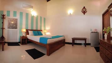 Quarto casal luxo, vista para o jardim | Cofres nos quartos, escrivaninha, quartos à prova de som