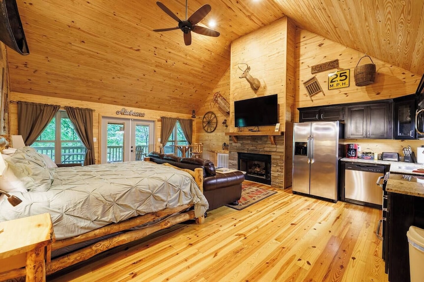 A Little River Romance | Private Dock + Hot Tub - Alabama