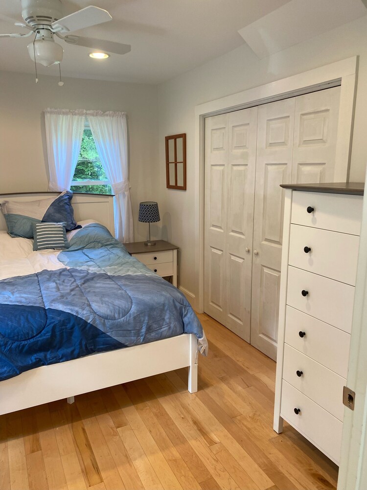 Cozy 1 Br Maine Lakeside Cottage Getaway With Wifi, Laundry, And Full Kitchen. - Augusta, ME