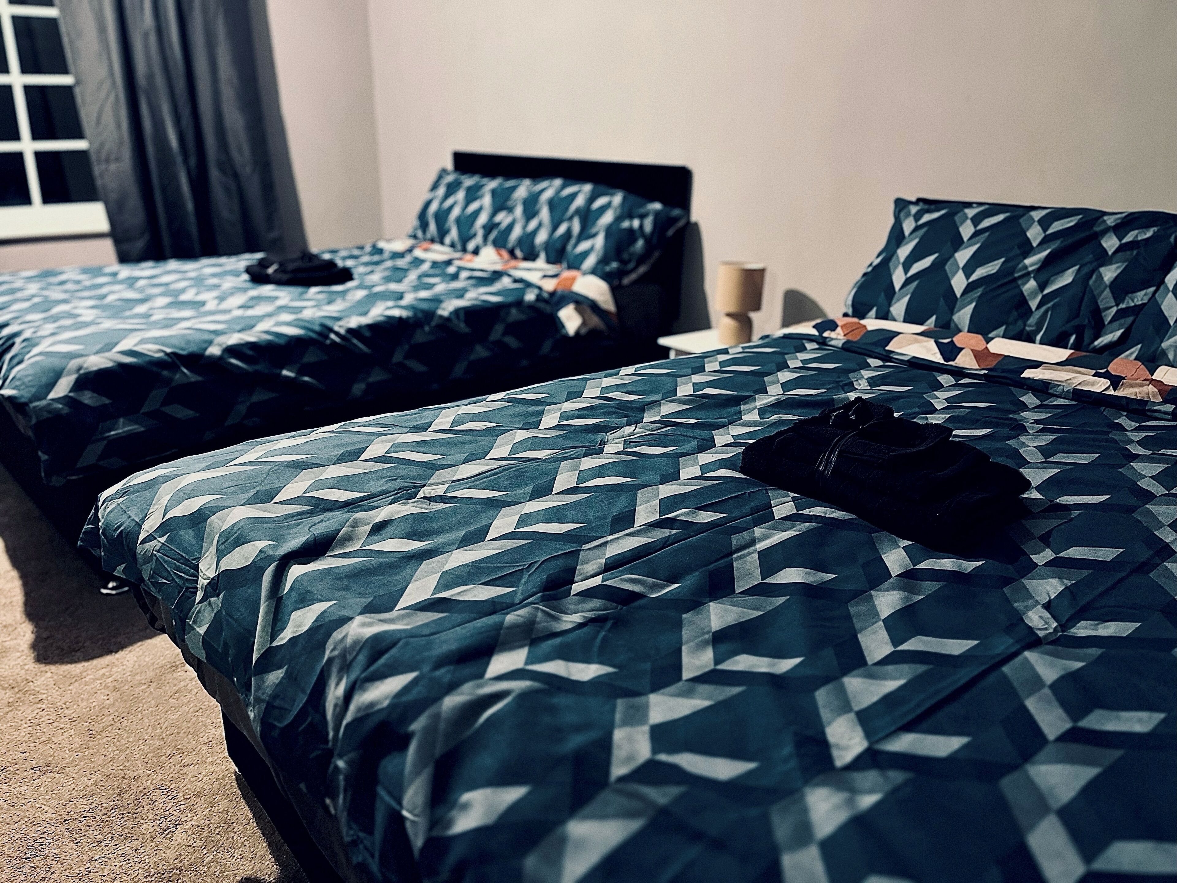 3 Bed For 8 Apartment In The Centre Of Slough - Slough