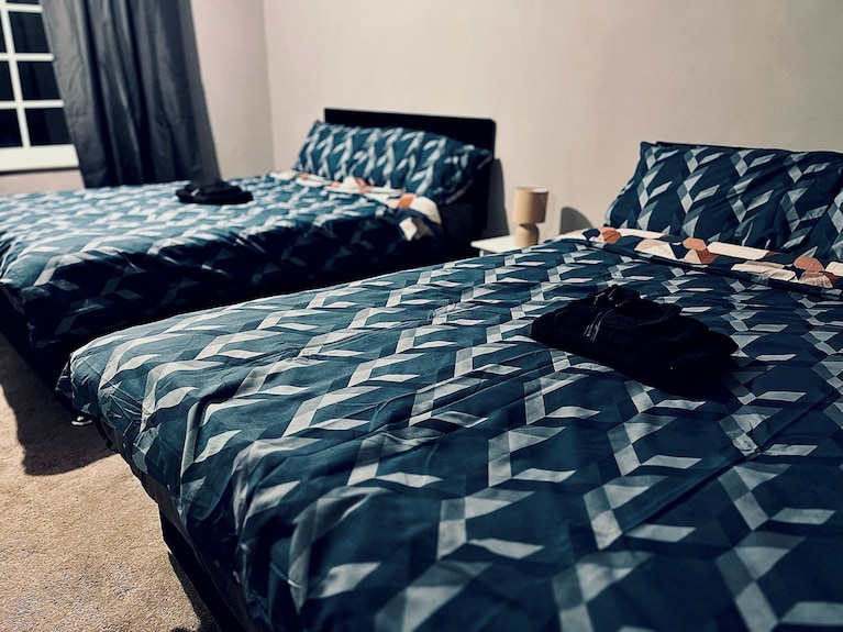 3 Bed For 8 Apartment In The Centre Of Slough - Slough