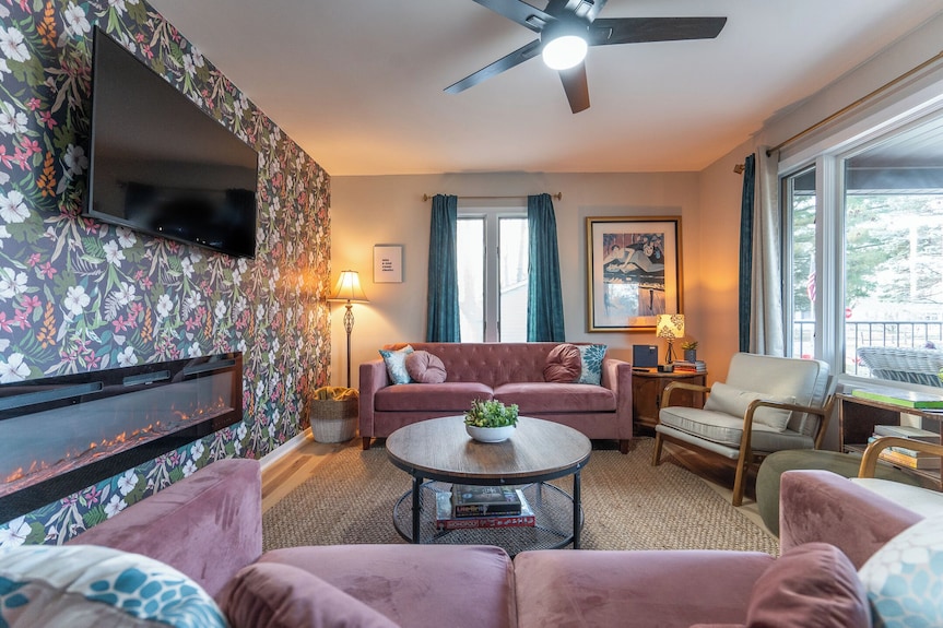 12-guest Home Garage + Driveway Quiet Neighborhood Near Downtown, 2 Kitchens - Indianápolis, IN