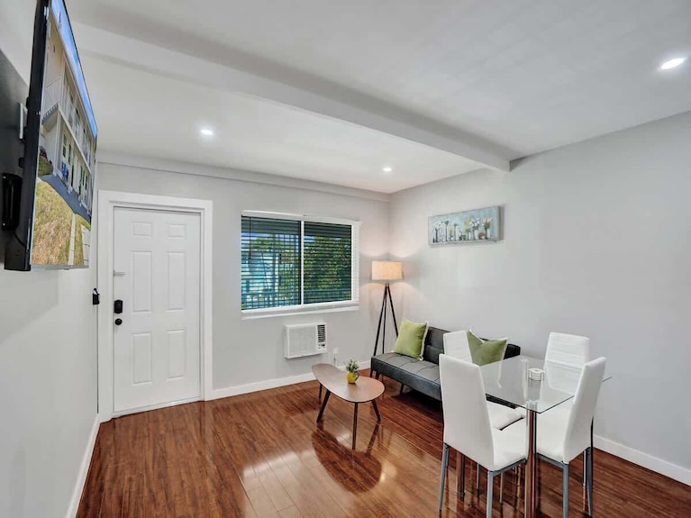 Coastal Charm 1br Retreat Near Pompano Beach - Pompano Beach, FL