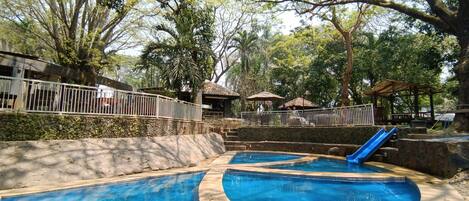 7 piscinas exteriores