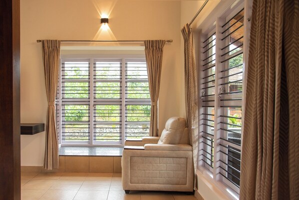 Quarto Clássico com Cama de Casal | Lençóis de algodão egípcio, roupa de alta qualidade, Wi-fi grátis 