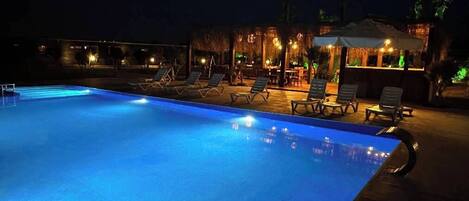 Piscina exterior sazonal