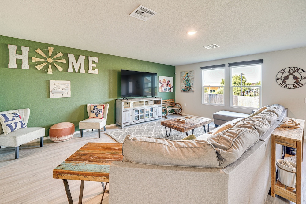 Spacious San Antonio Home ~ 10 Mi To Downtown! - San Antonio, TX