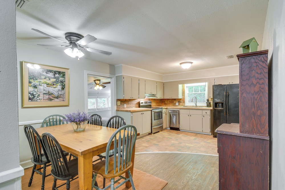 Cozy Fairhope Retreat W/ Patio & Grill! - Fairhope, AL