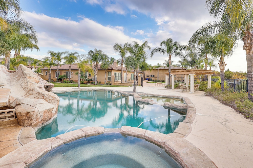 10 Mi To Dtwn: Riverside Triplex W/ Pool - Riverside, CA