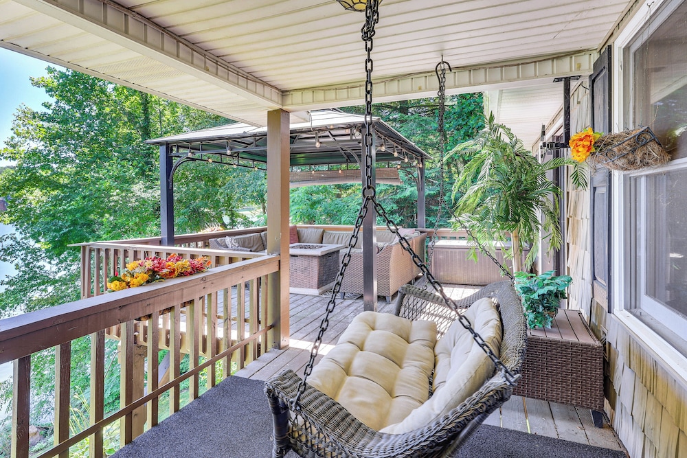 Lakefront Blairsville House W/ Game Room & Hot Tub - Blairsville, GA