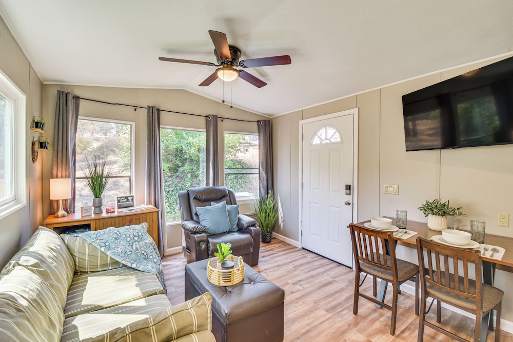 带有覆盖露台和燃气烧烤的La Grange住宅 - 加利福尼亞