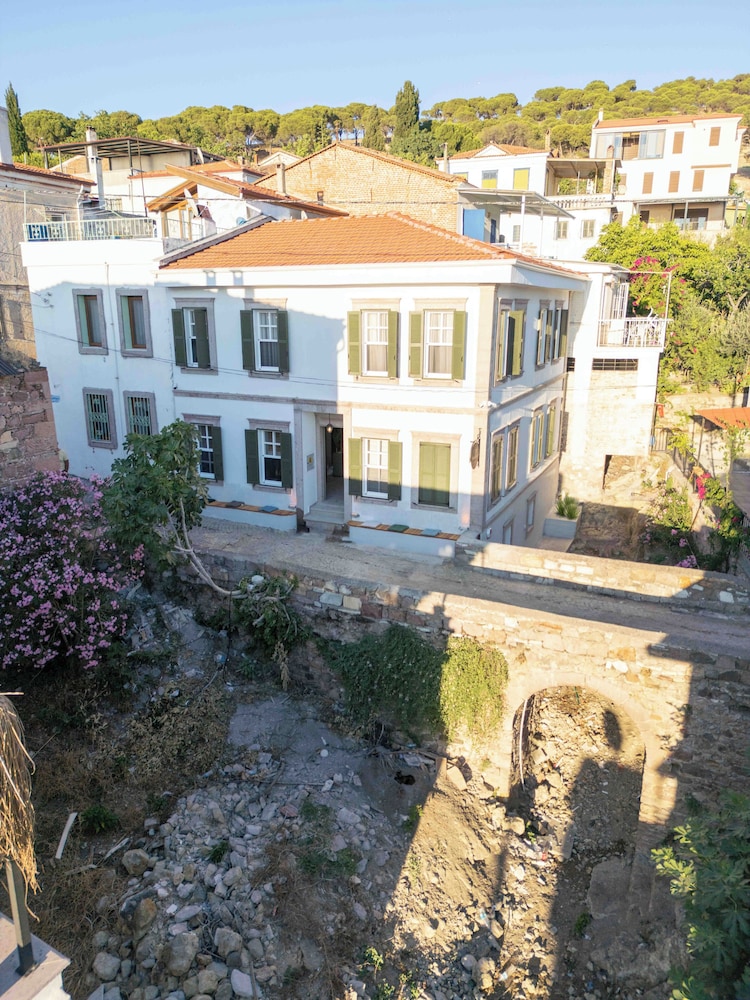 Lina Guest House - Cunda Adası