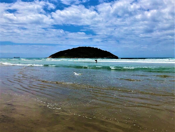 Perto da praia, praia de areia branca