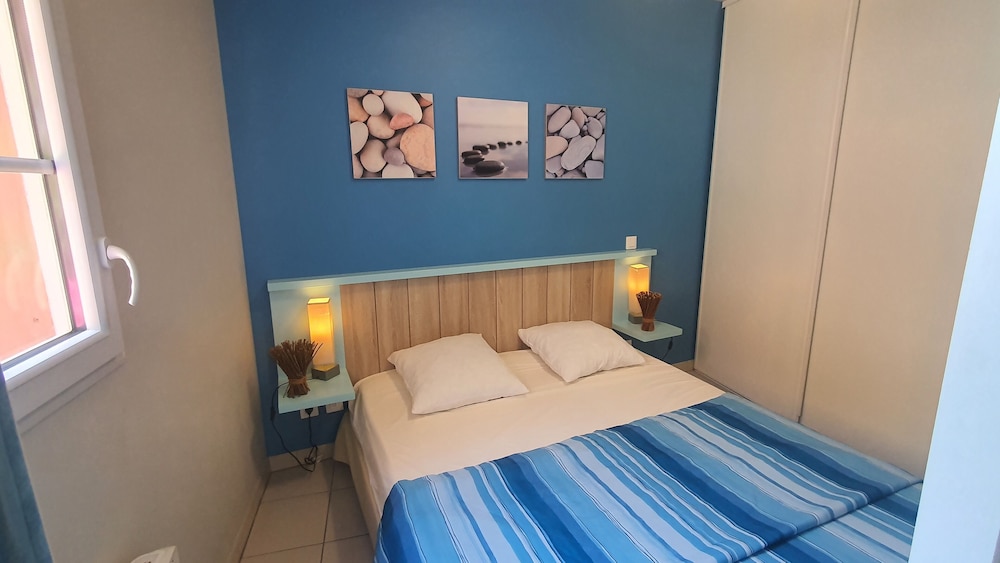 Air-conditioned Chalet On Stilts 50 M.de From The Beach In A Residence With Swimming Pool - Marseillan