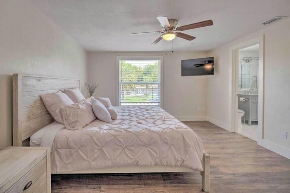 Charming 3-bedroom waterfront house with dock in Crystal River ...