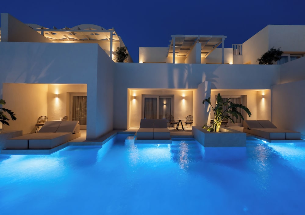 Heyday Luxury Suites - Santorini