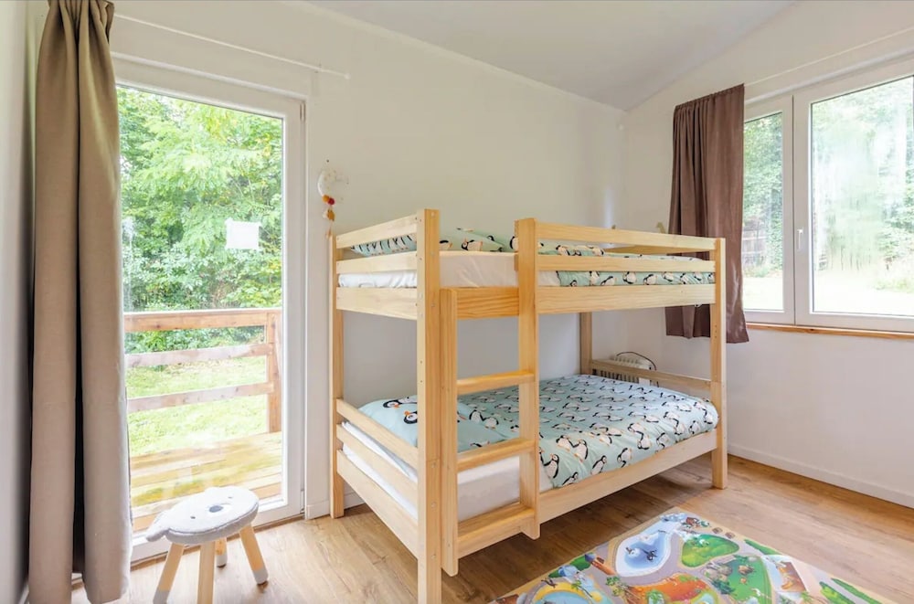 Un Chalet Loin Des Regards Et Proche Des Attractions Comme Les Grottes De Han - Belgium