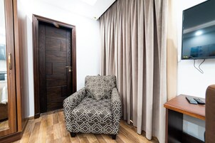 Cofre no quarto, secretária, ferro/tábua de engomar, Wi-fi grátis 