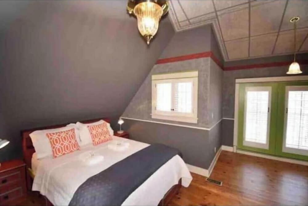4 Beds 3 Bedrooms Suits - Niagara-on-the-Lake