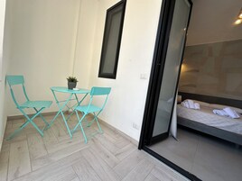 Quarto Clássico, 1 cama queen-size, casa de banho privativa, no rés do chão | Terraço/pátio interior