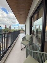 Apartamento Familiar, 2 quartos, cozinha, Vista para a cidade | Terraço/pátio interior