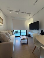 Apartamento, 2 quartos, cozinha, vista para a cidade | Área de estar