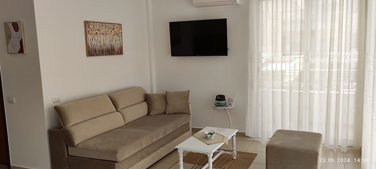 Family Apartment With All Necessary Things. Only 150 M From The Beach. - Sarandë