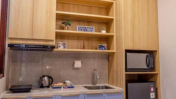 Vila standard, para não fumantes | Cozinha privada | Geladeira grande, micro-ondas, cooktop, lava-louças