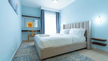 Apartamento básico, vista para a piscina | 1 quarto, escrivaninha, espaço de trabalho para notebook