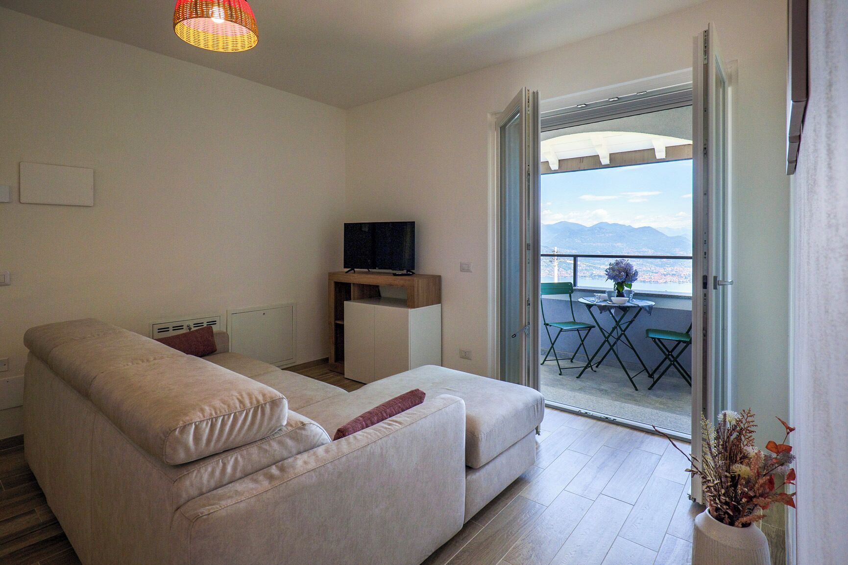 3½-room Corner Apartment With 2 Balconies And Communal Garden - Stresa