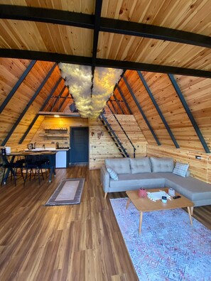 Agac Ev (Isitmali Havuzlu Ahsap Ev) | Roupas de cama premium, edredons de pluma