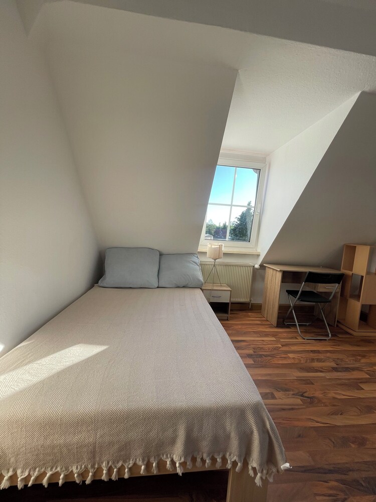 Pretty, bright attic in the middle of Leipzig's Neuseenland! - Espenhain | Stayz