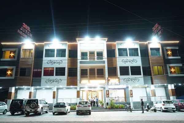Jmc Hotel The Moon - Pithampur