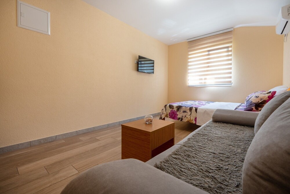 Guest House Ardiana / Room Iv For 4 People - Neum