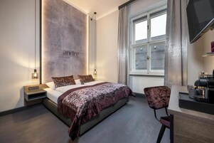 Quarto Clássico com Cama de Casal, não fumadores, ar condicionado | Cofre no quarto, cortinas/cortinados opacos, quartos insonorizados 