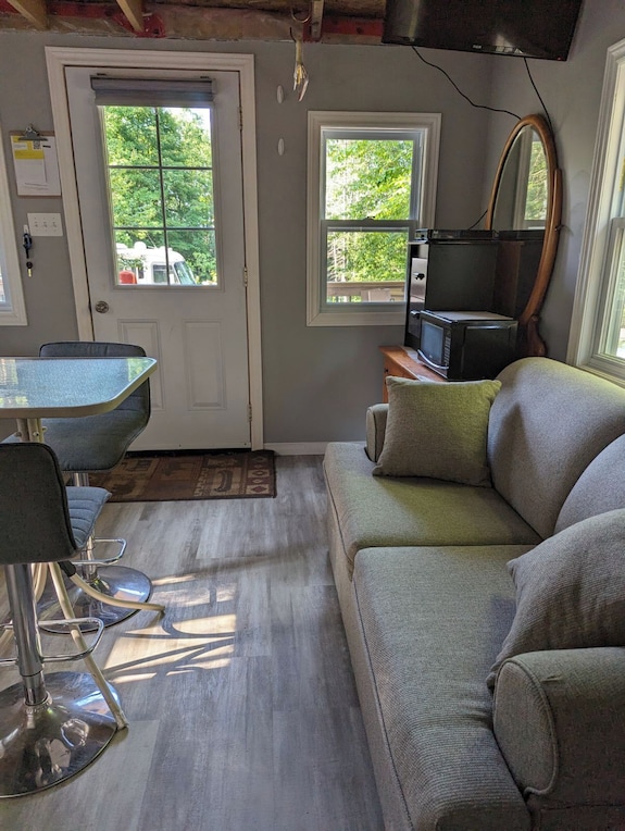 Charming 1-bedroom Cabin In South River - Ontario 60