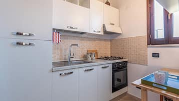 Apartamento, Vista para a cidade | Cozinha privada | Uma chaleira elétrica