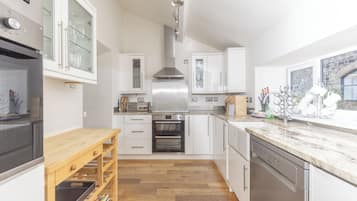 Casa de Campo, vista para o jardim | Cozinha privada | Um micro-ondas, Rolo de cozinha