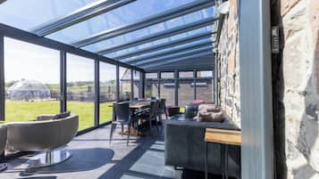 Casa de Campo, vista para o jardim | Sala de jantar