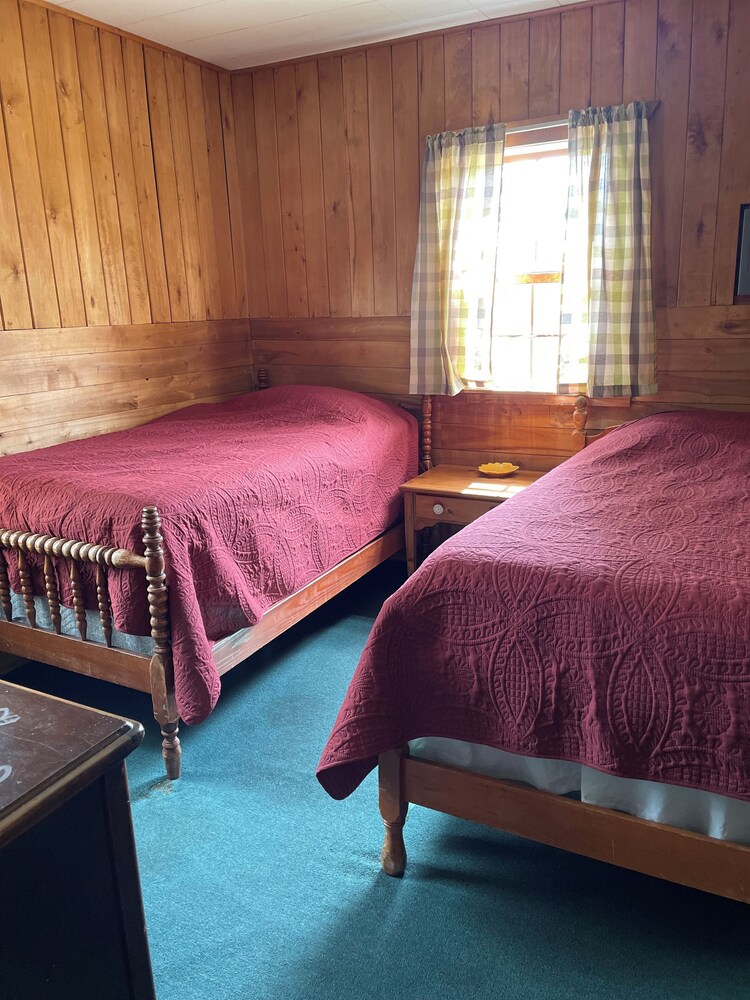 Tranquil Resort With Free Dock Space, 4 Bedrooms In Wirt - Minnesota