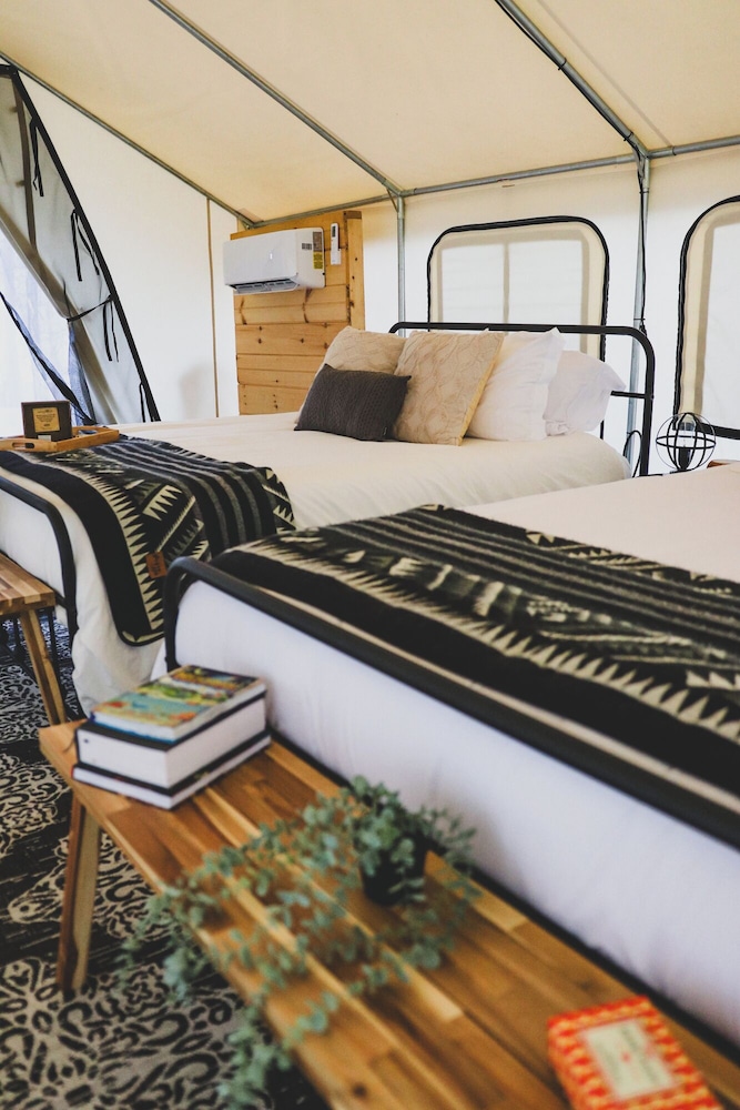 Luxury Spacious Glamping, Lake View, Grill, Pool, Pet Friendly, Swim - 앨라배마