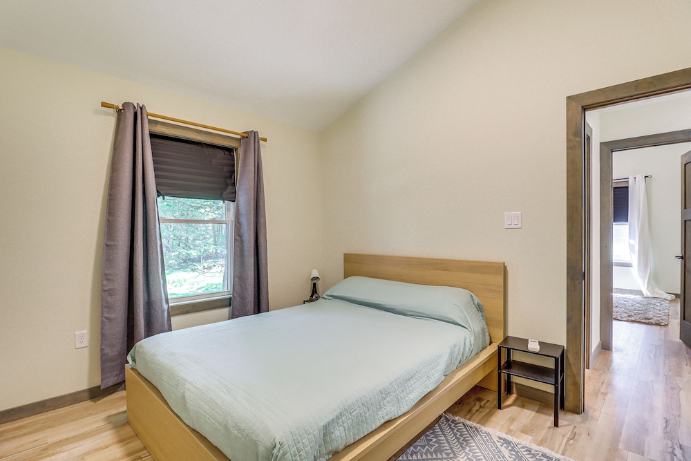 Pool & Beach Access: Charming Poconos Cabin! - Jim Thorpe, PA