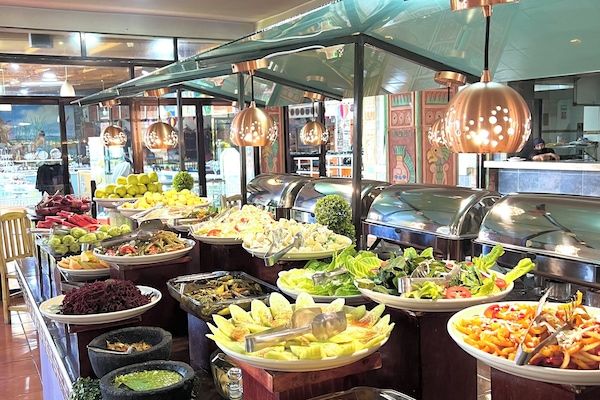 Café da manhã com buffet nos fins de semana (MXN 200 por pessoa)