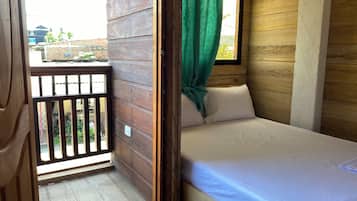 Quarto triplo conforto, vista para a praia | Vista para a cidade