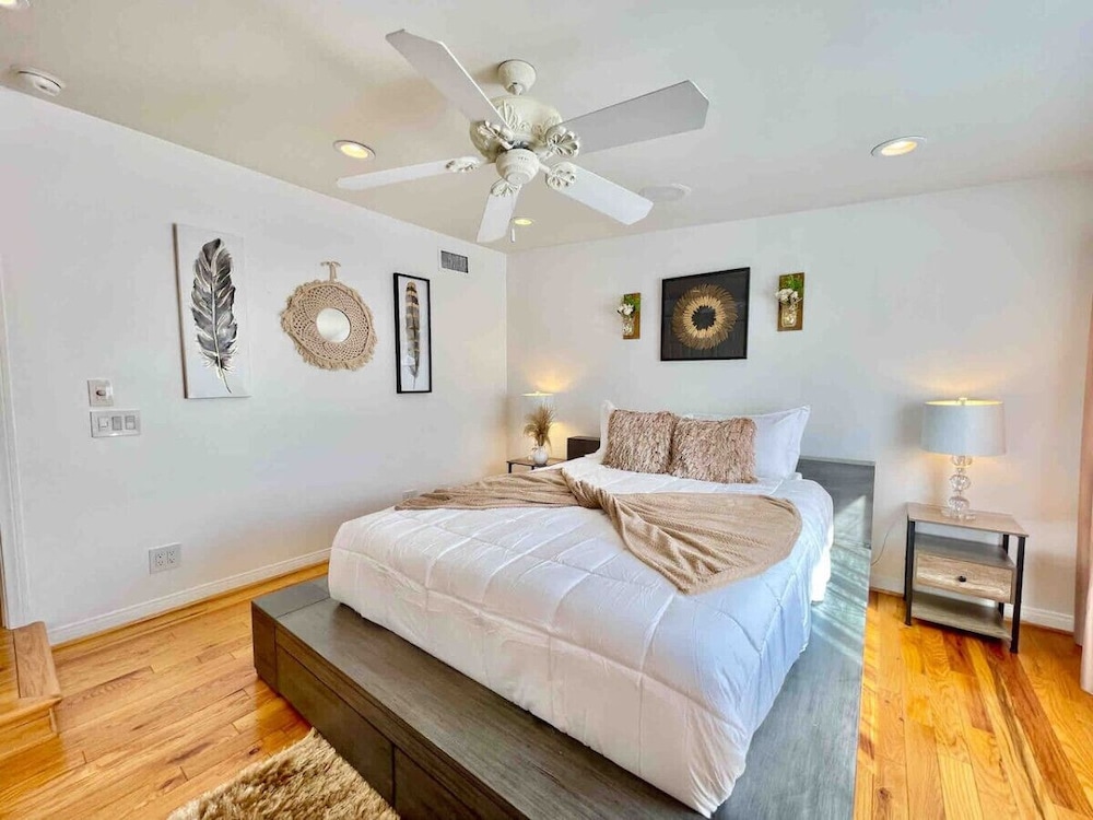 New Charming Spacious Disneyland Pool Home - Santa Ana | Vrbo