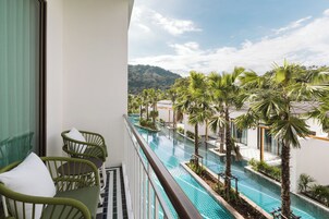 Quarto superior, vista para a piscina | Vista do quarto