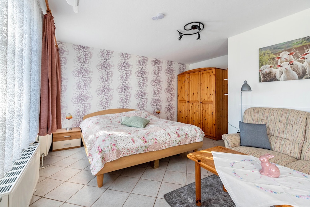 Ferienwohnung 'Fewo Heinke' Mit Privater Terrasse, Privatem Garten Und Wlan - Hooge