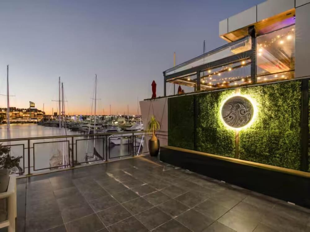 Viaduct's Big Balcony Breathtaking Views - Auckland