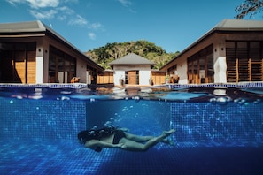 2 piscinas exteriores, espreguiçadeiras 